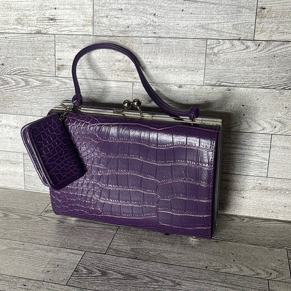 Bags | Vintage Style Crocodile Textured Kiss Clasp Mini Hinge Handbag ...